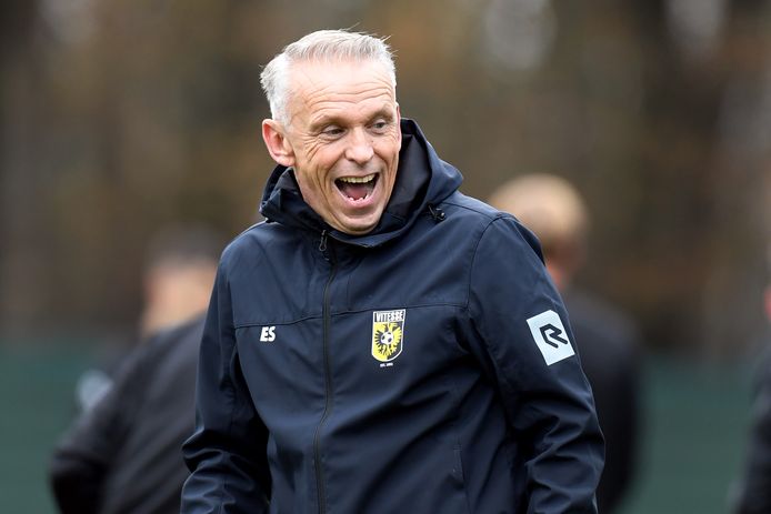 Sturing legt de zweep over Vitesse: ‘Ik vraag elke training alles. Dat ...