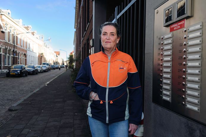 PostNL-bezorgster Karin kan diefstal van haar fiets met poststukken ...
