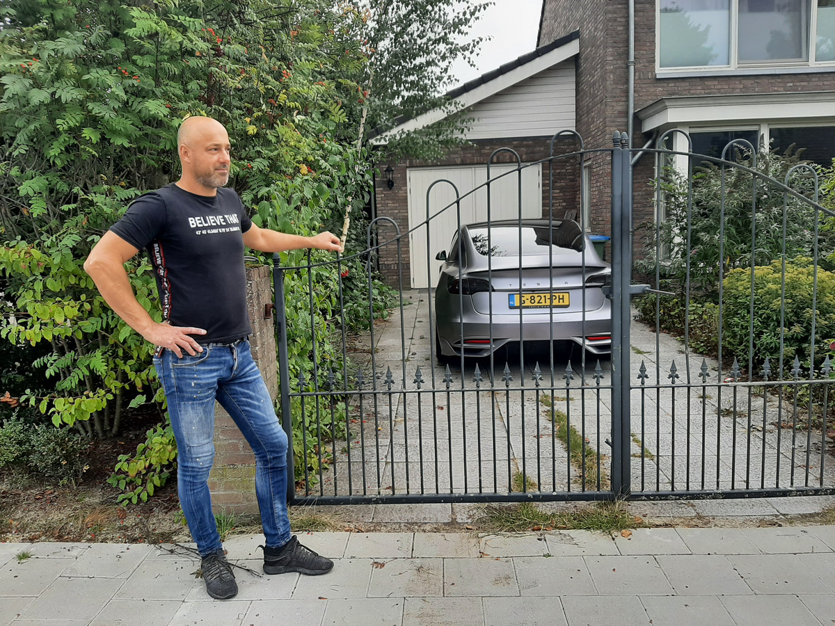 Tycho (22) is nog geen twee weken hovenier en nou is z’n bedrijfsbus al ...