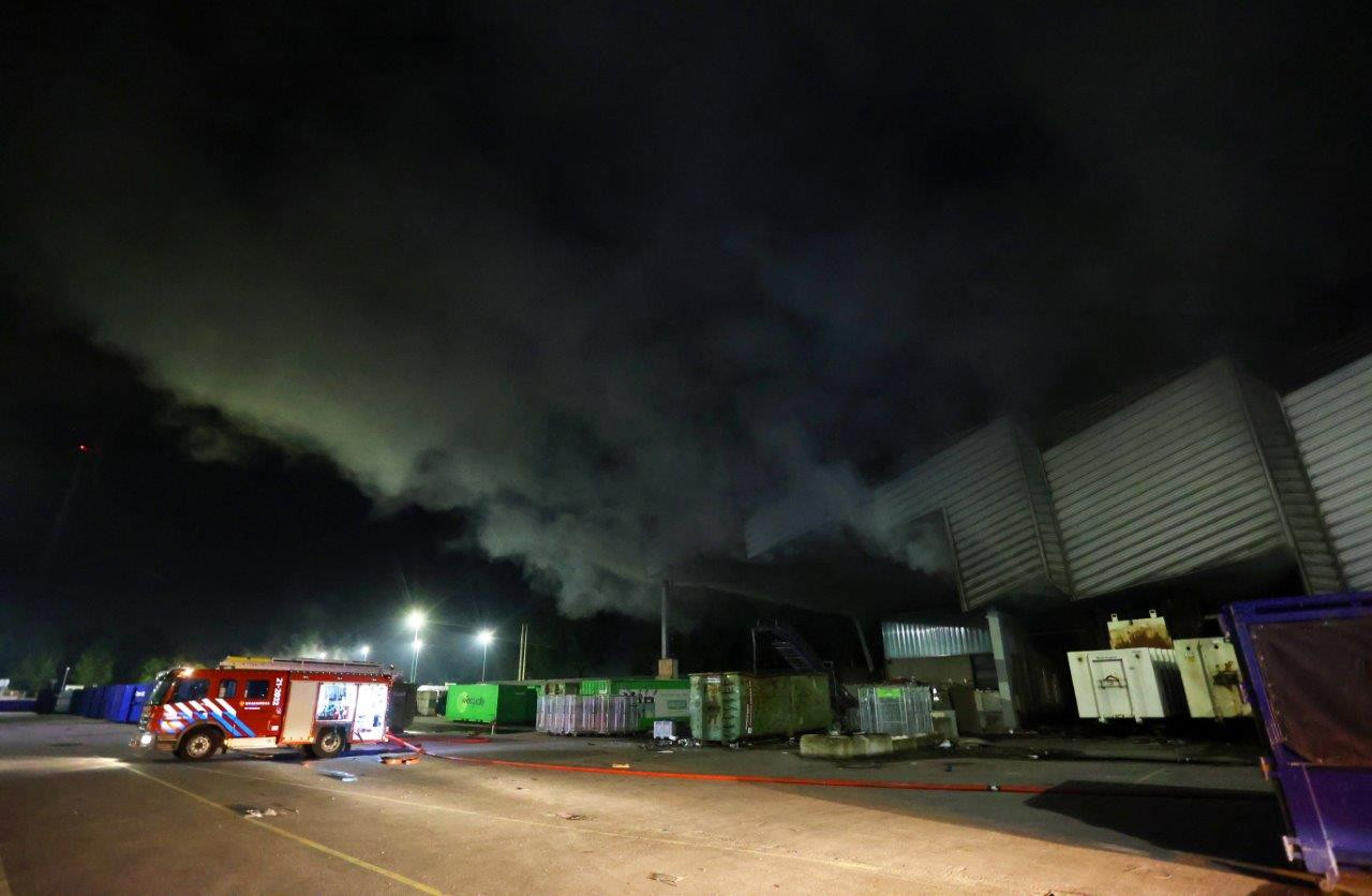 Rook - en stankoverlast door brand bij afvalverwerker Den Bosch houdt ...