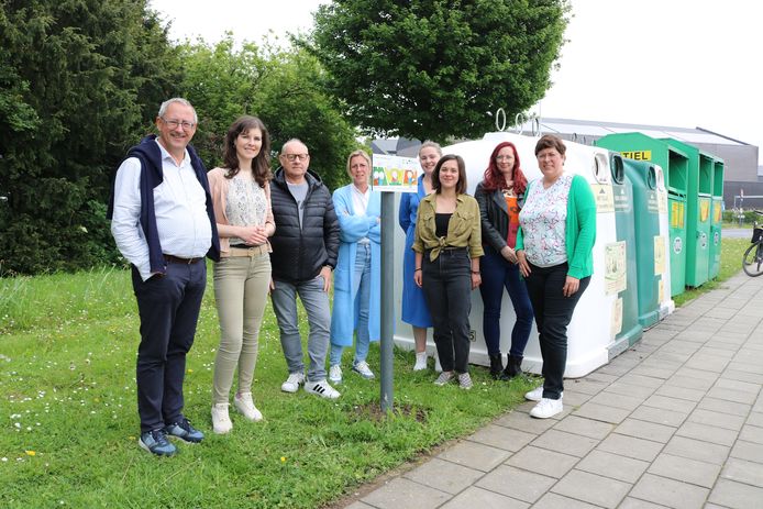 Diksmuide zet druglijn in de kijker met … cartoon bij glasbollen ...