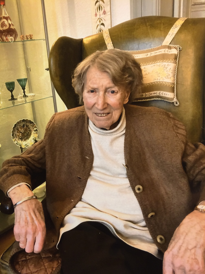 Wie les kreeg van muziekdocente Leni (1928-2022) werd ook haar vriend ...