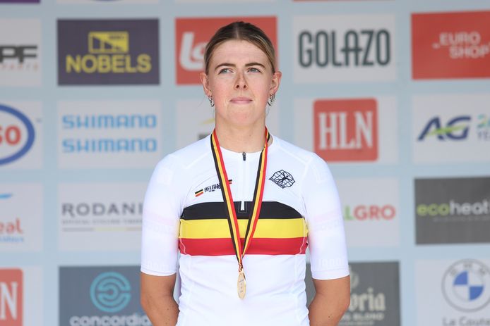 Febe Jooris verovert haar tweede U23-titel van het seizoen: “Tussen de profs zo dicht mogelijk ...