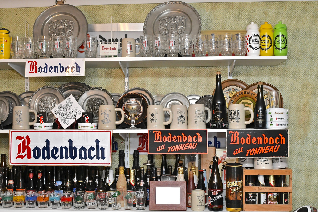 REEKS. 200 jaar Brouwerij Rodenbach. Verzamelaar Walter (82) doet grote ...