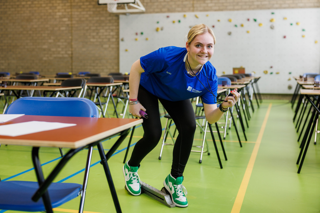 Dewi heeft Bewegen, sport en maatschappij (‘gym’) als eindexamenvak ...