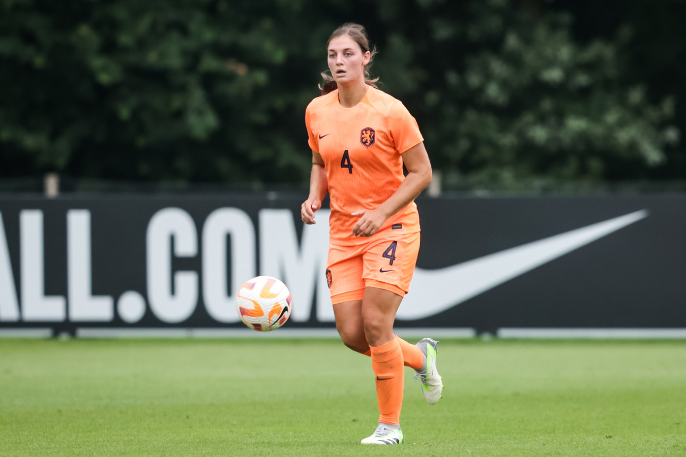 Drama voor Aniek Nouwen: verdediger uit Deurne loopt zware knieblessure ... Drama voor Aniek Nouwen: verdediger uit Deurne loopt zware knieblessure ...