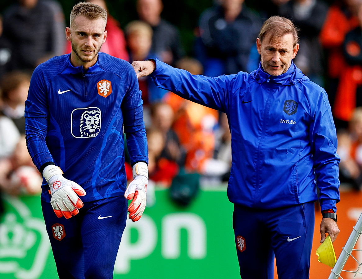 Jasper Cillessen is niet per se puur op keeperskwaliteiten afgevallen ...