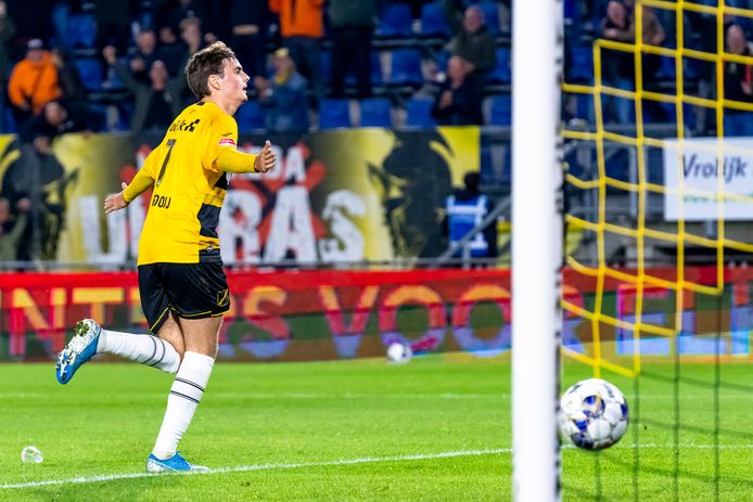 Rugproblemen weerhouden De Rooij niet van rol in Avondje NAC: ‘Elke dag ...