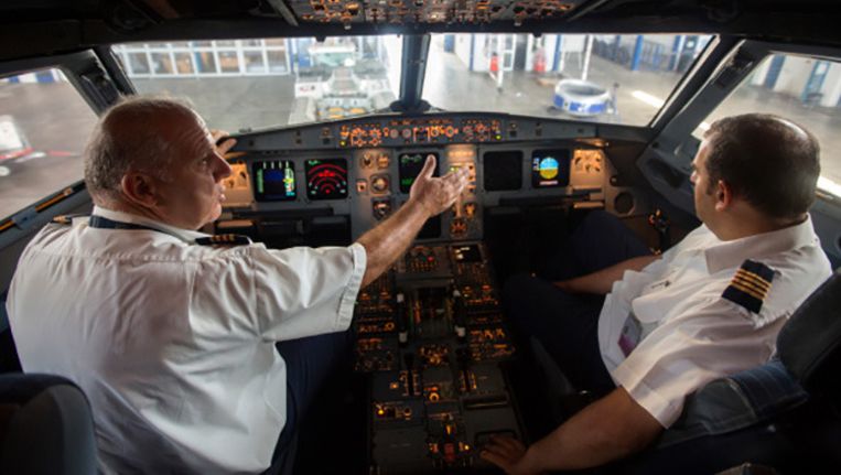 Germanwings wil geen piloten meer alleen in de cockpit | De Morgen