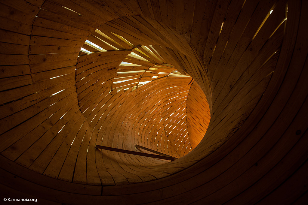 Doloris’ Meta Maze in Tilburg: kruipen en klauteren in surrealistisch ...