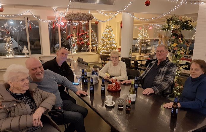 Spanningen in Eindhovense seniorenflat om akkefietjes in kantine: ‘Ik ...