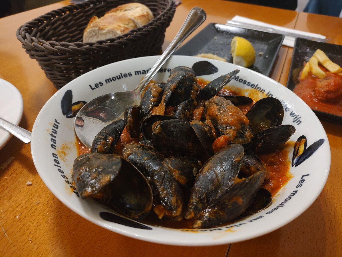 Knapperige zure slakropjes en Spaanse gastvrijheid bij Tapas Middelburg ...