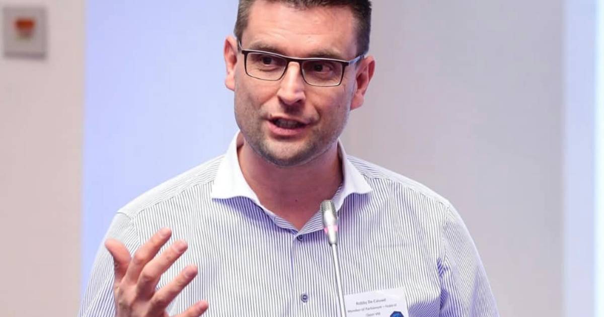 Robby De Caluwé (Open Vld) zet eind dit jaar stap opzij als ...