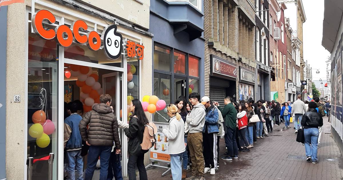 Enorme rij in Haagse binnenstad voor opening van wereldberoemde CoCo ...
