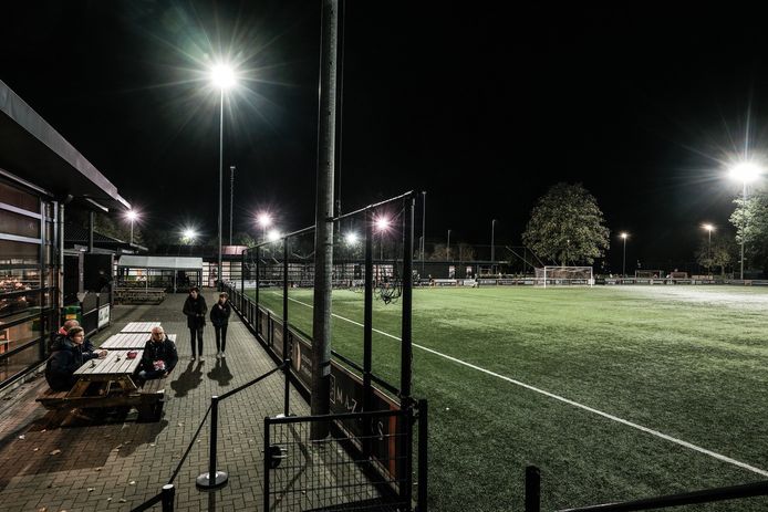 Nieuwe ledlampen en sproei-installaties op Zevenaarse sportvelden ...