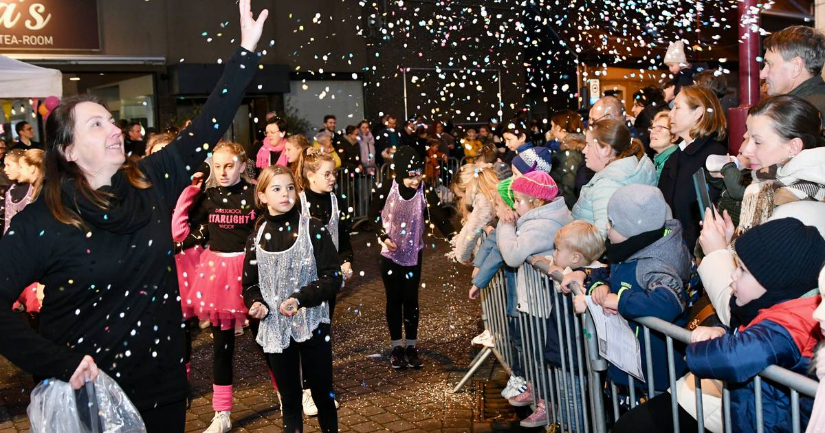 IN BEELD. 41e Sint-Maartensstoet lokt massa mensen: “Heel blij dat we ...