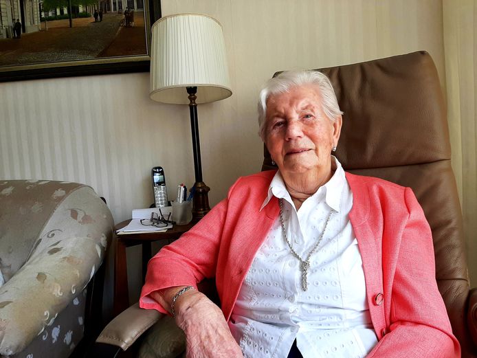 Tonnie uit Almelo is 102 jaar en heeft nog één wens: ‘Een wereldreis ...