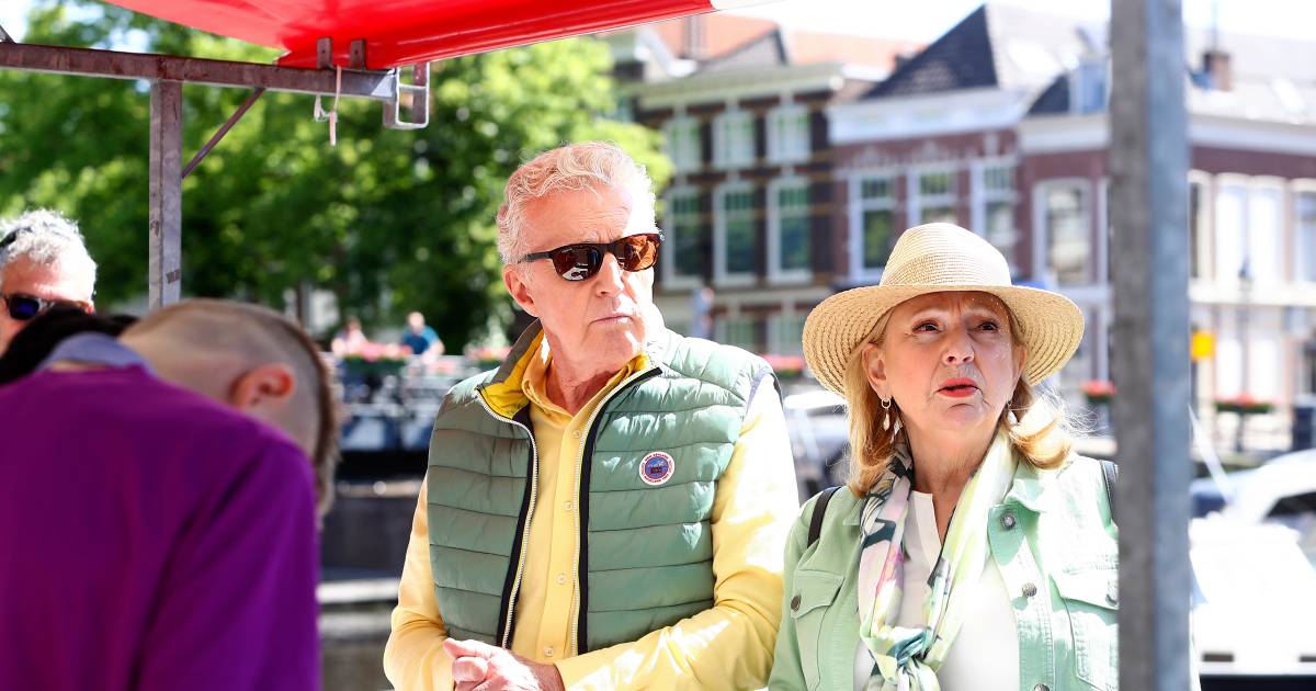 André van Duijn en Janny van der Heijden met hun bootje in de ...