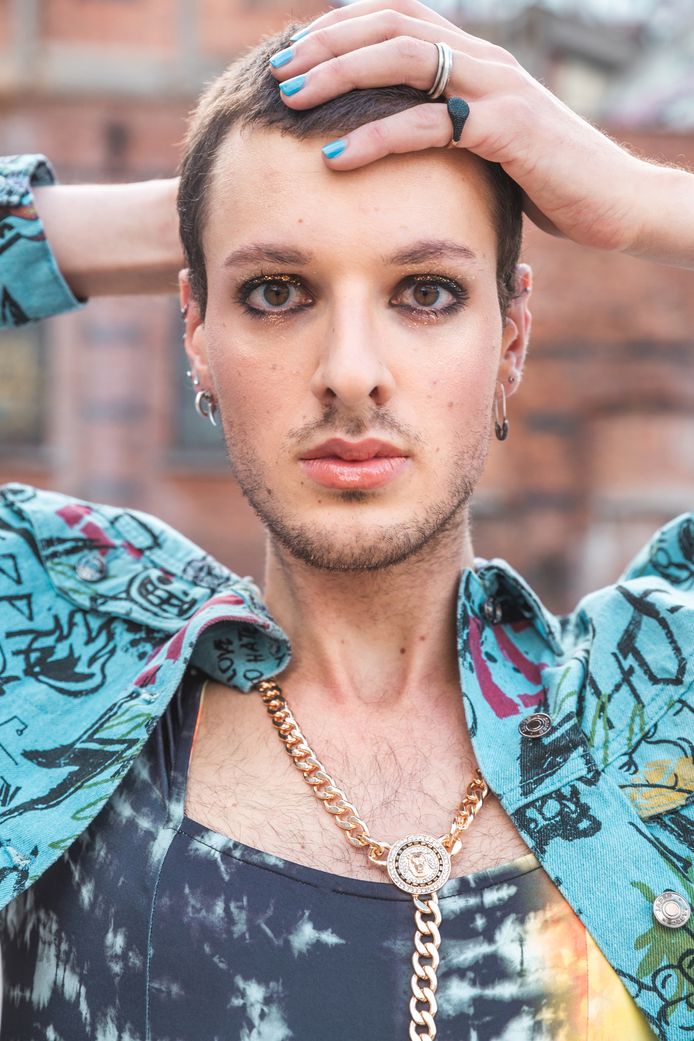 Glamourqueen met stoppelbaard: Vlaamse Joppe (22) is nieuw gezicht bij ...