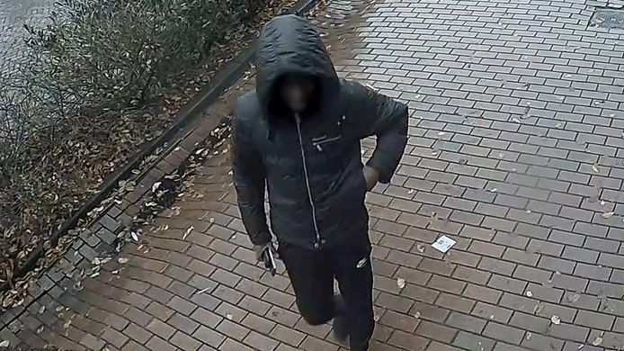Politie Zoekt Nog Naar Man Die Bejaarde Zussen 82 En 77 Vastbond Bij