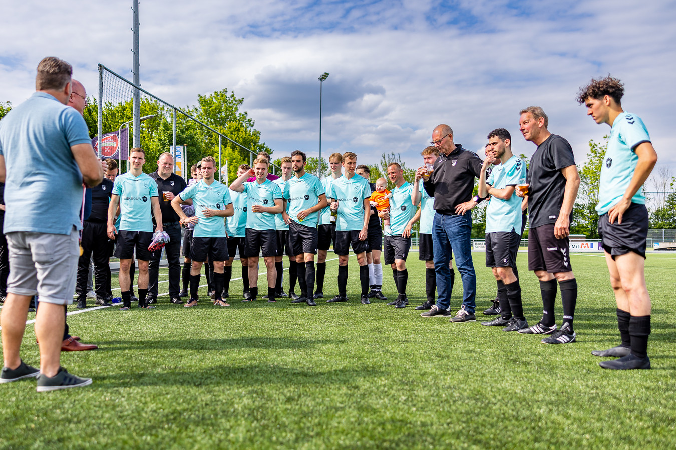 Twee kampioenen, 42-jarige doelman blinkt uit en dit gebeurde nog meer ... Twee kampioenen, 42-jarige doelman blinkt uit en dit gebeurde nog meer ...
