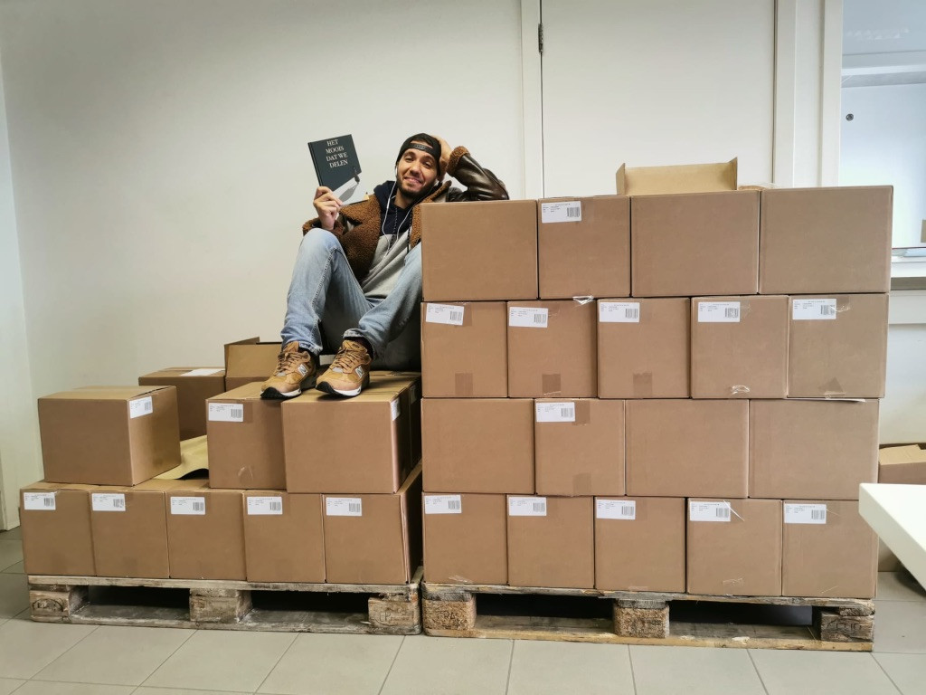 ‘Het moois dat we delen’, het nieuwe boek van Ish Ait Hamou, ligt in de ... ‘Het moois dat we delen’, het nieuwe boek van Ish Ait Hamou, ligt in de ...