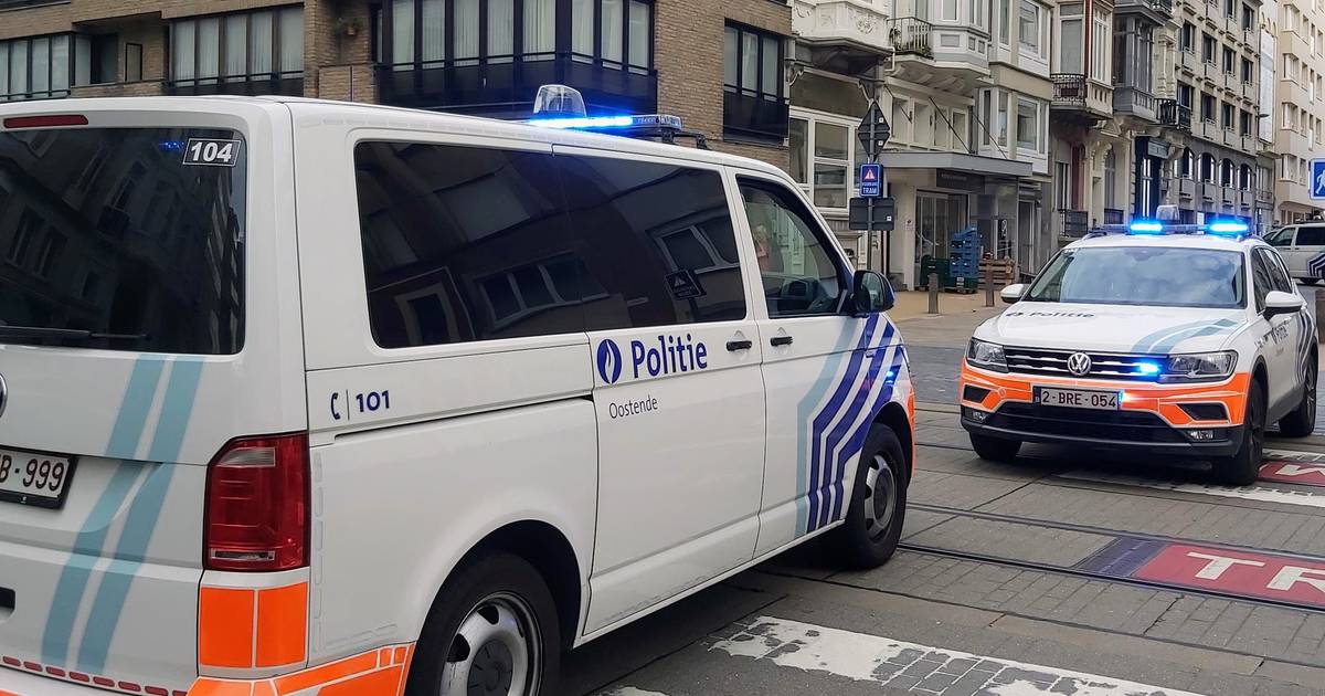 Oostendse politie zoekt getuigen na aanrijding van voetganger | Oostende | hln.be