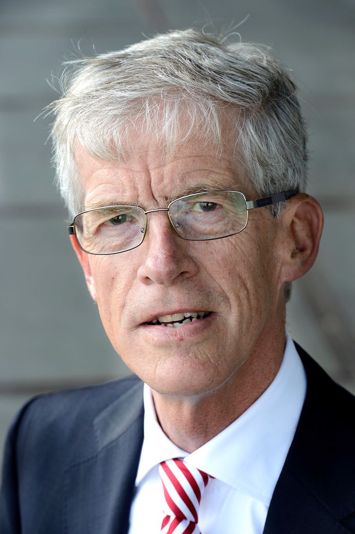 Hans Smits tijdelijk nieuwe voorzitter College van Bestuur Erasmus ...