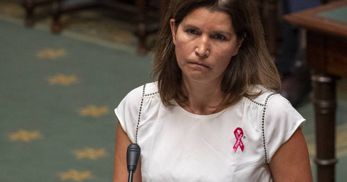 Politica Valerie Van Peel (43) over het misbruik in haar jeugd: “Hij ...