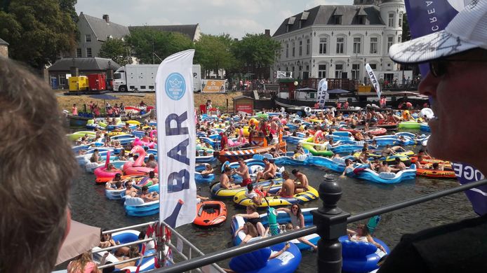 Animo voor Breda Drijft overweldigend, grote drukte op het water ...