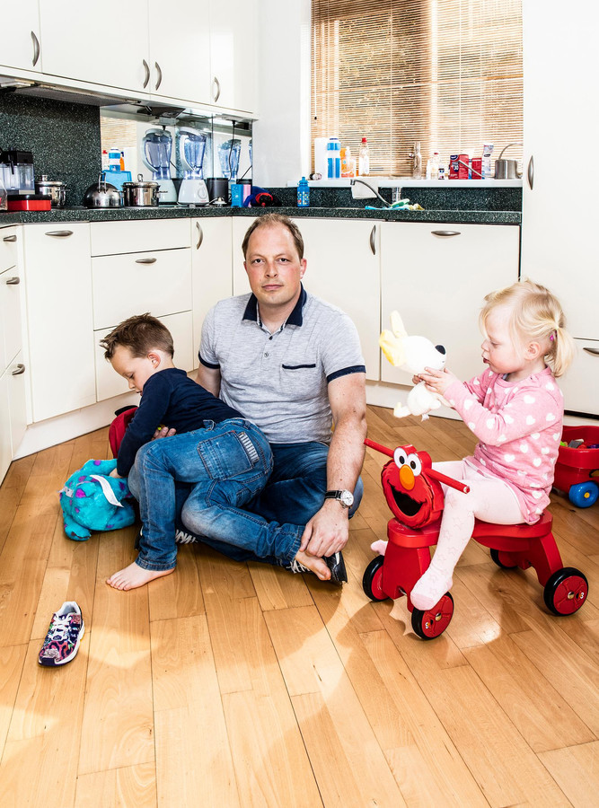 'Ik moest wel door. Voor de kinderen' | Foto | AD.nl