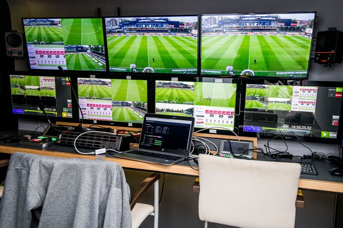 VAR-klucht van jewelste in Genk: busje komt te laat, geen ...