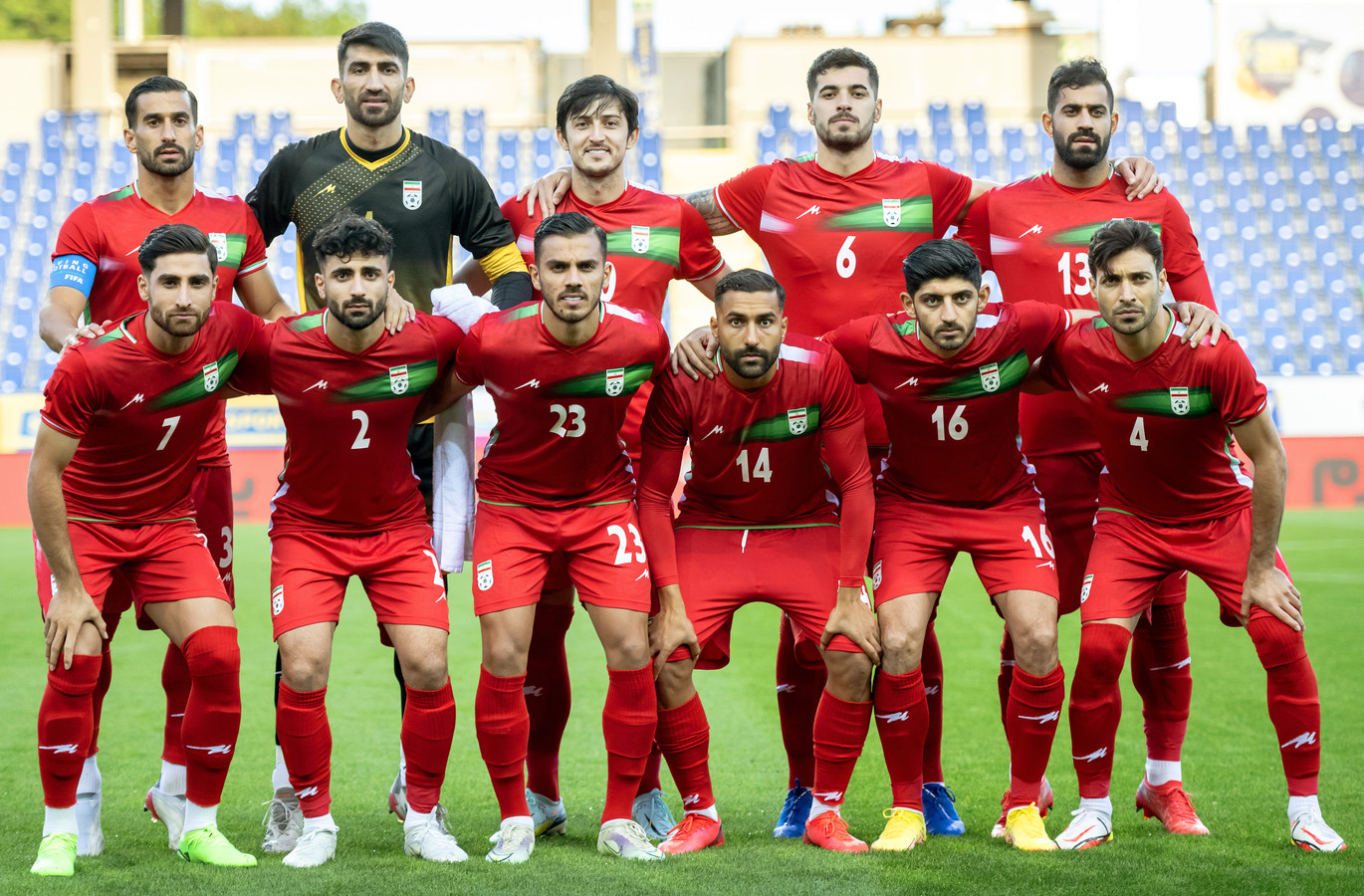 Iraanse sporters willen eigen land verbannen van WK voetbal: ‘Wat is ...