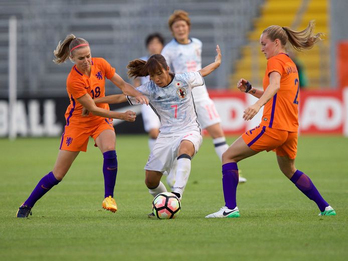 Voetbalsters buigen voor Japan in Breda | Nederlands voetbal | AD.nl