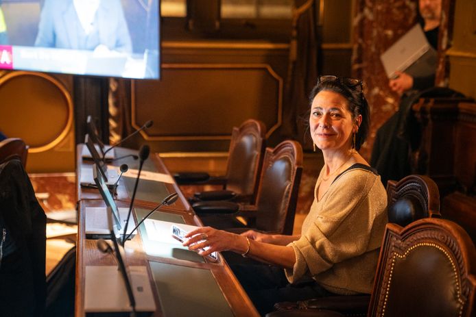 Kathleen Van Brempt (Vooruit) legt de eed af en maakt comeback in ...