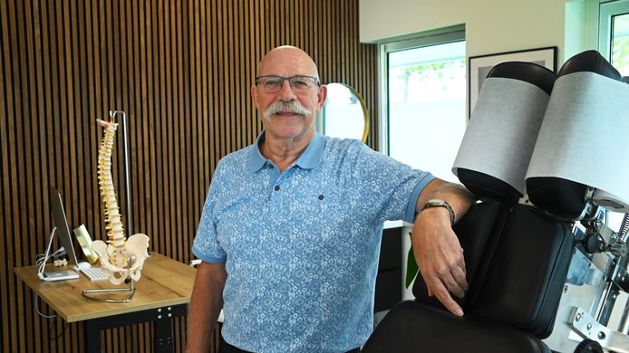 Chiropractor Ad Jasperse uit Vlissingen draagt het stokje na 45 jaar ...