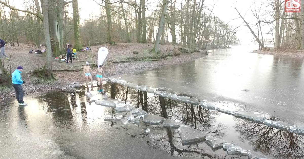 Video | Zwemmers springen in ijswater in Diepenveen | Deventer ...