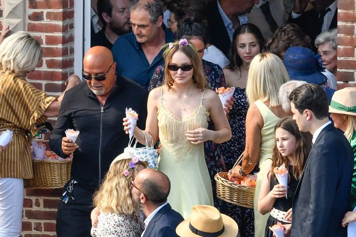 IN BEELD: zo trouwde Vanessa Paradis | Celebrities | hln.be