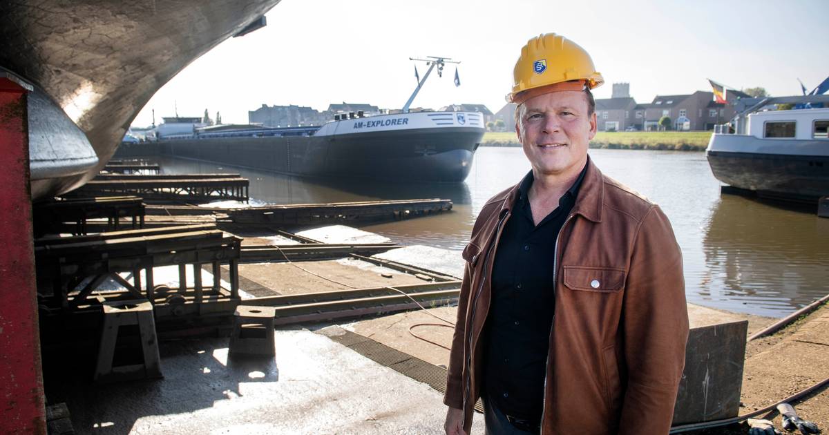 In Raamsdonksveer liggen twee bijzondere binnenvaartschepen van elk 7 ...