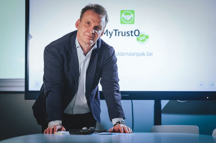 Hoe één deurwaarder de ‘schuldindustrie’ aan banden wist te leggen ...