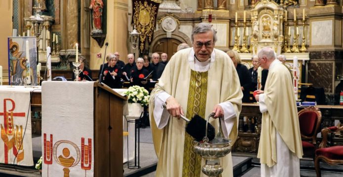 Pastoor Adrien Dhooghe (73) plots overleden: “Wij zijn pastoor Adrien ...