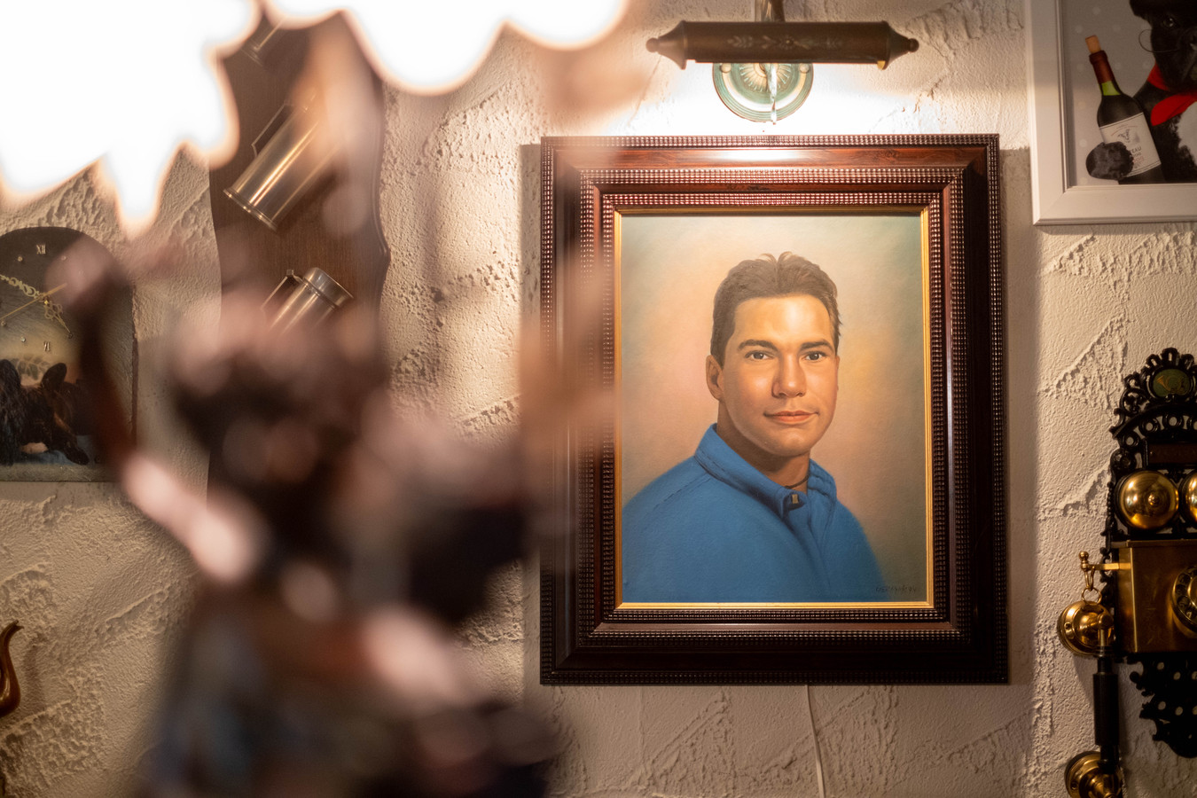 “Foto’s van onze zoon in het mortuarium doken op in cafés. In ruil voor ...