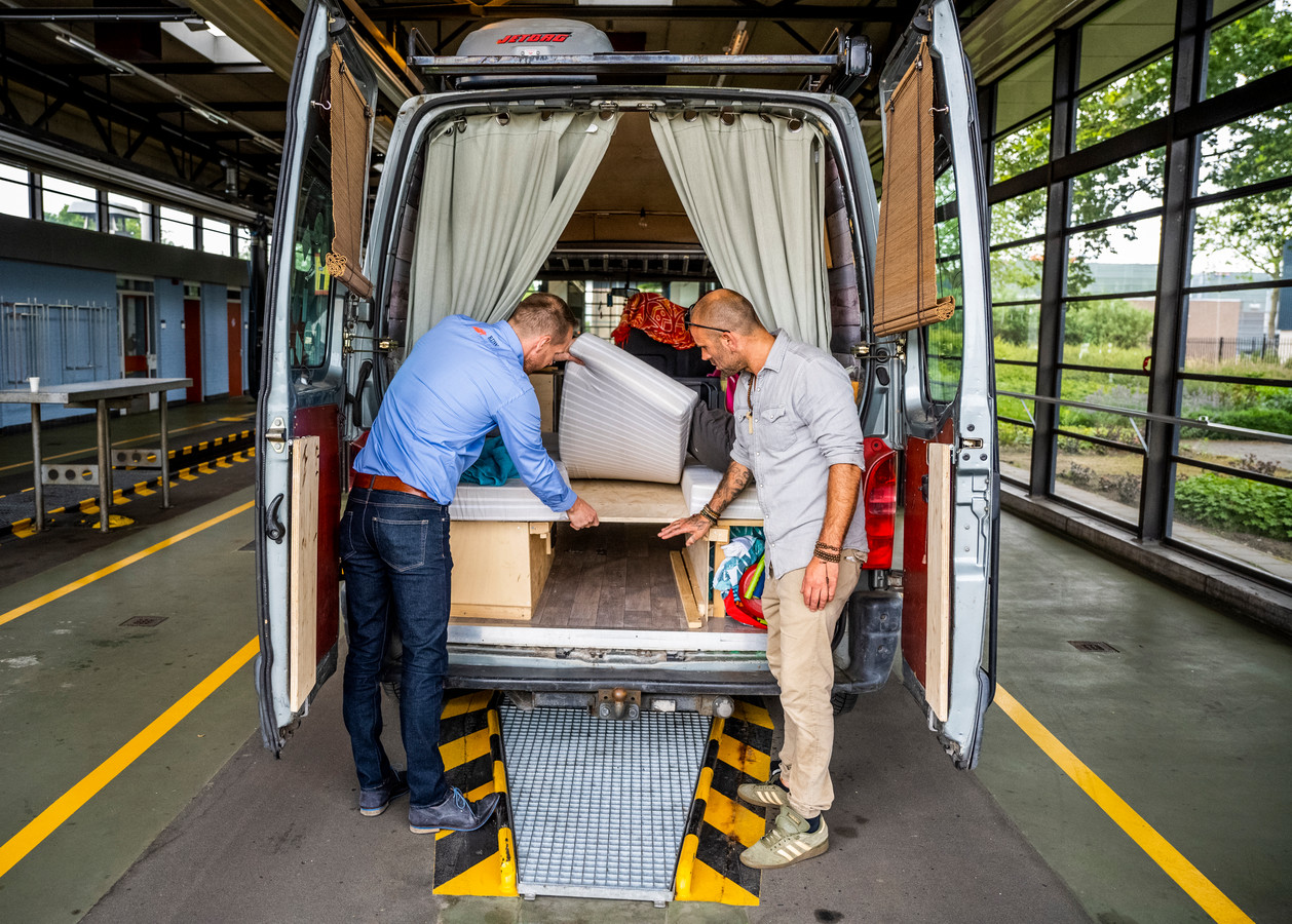 Camper te duur? Bouw een bestelbus om tot kampeerwagen (maar weet waar ...