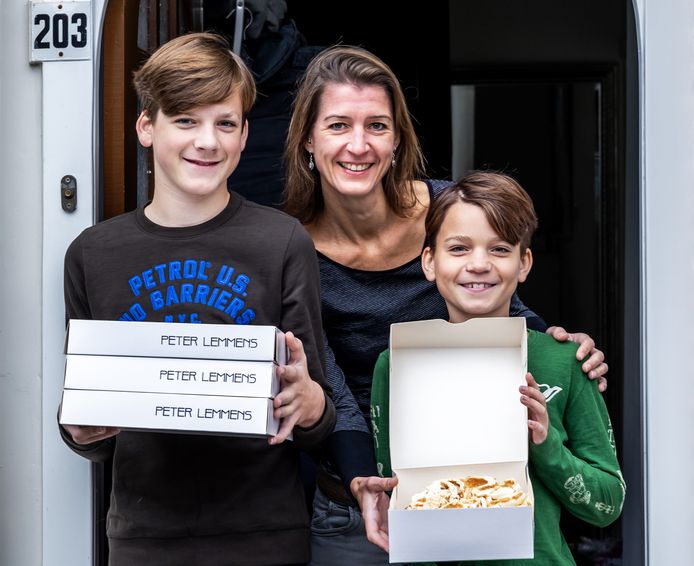 Broers en rasechte ondernemers Jens (13) en Jules (11) handelen in échte Limburgse vlaaien ...