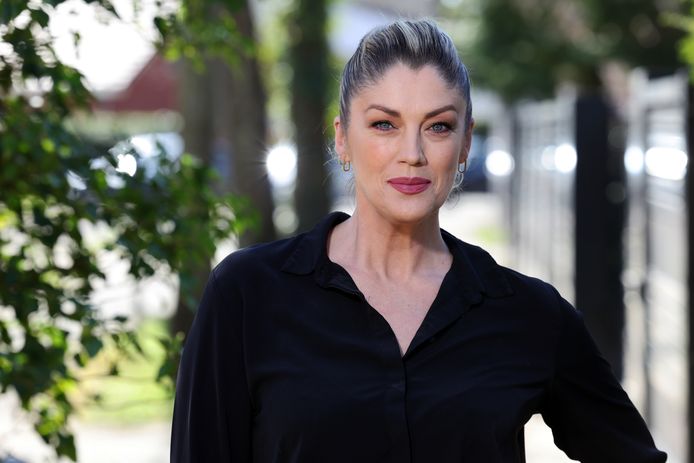 Kelly Pfaff zat nog op school toen ze sexy op cover van ‘Panorama ...