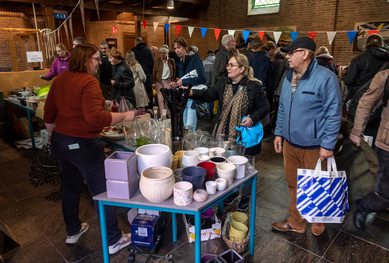 Veiling van talenten succesnummer op bazaar in Witte Kerk in Duiven ...