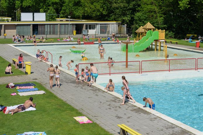 Twentebad in Hengelo vanaf nu voor groot deel rookvrij | Hengelo ...