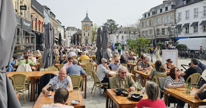 Lierenaars toosten massaal op het zonnetje | Lier | hln.be