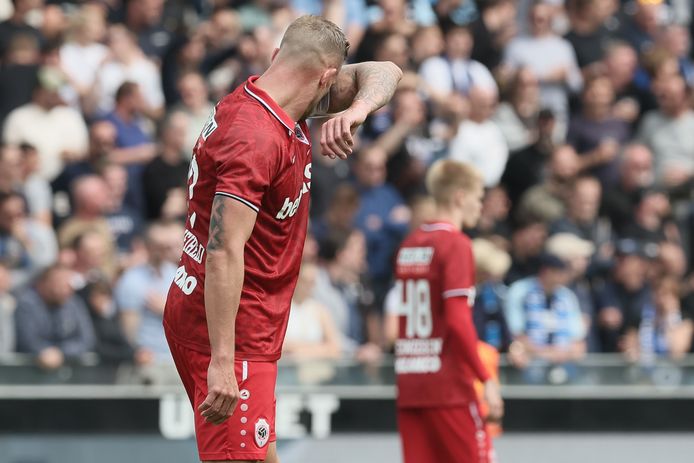 Jan Breydel krijgt wat het wou: Club dient matig Antwerp dankzij twee knappe goals van Nielsen ...