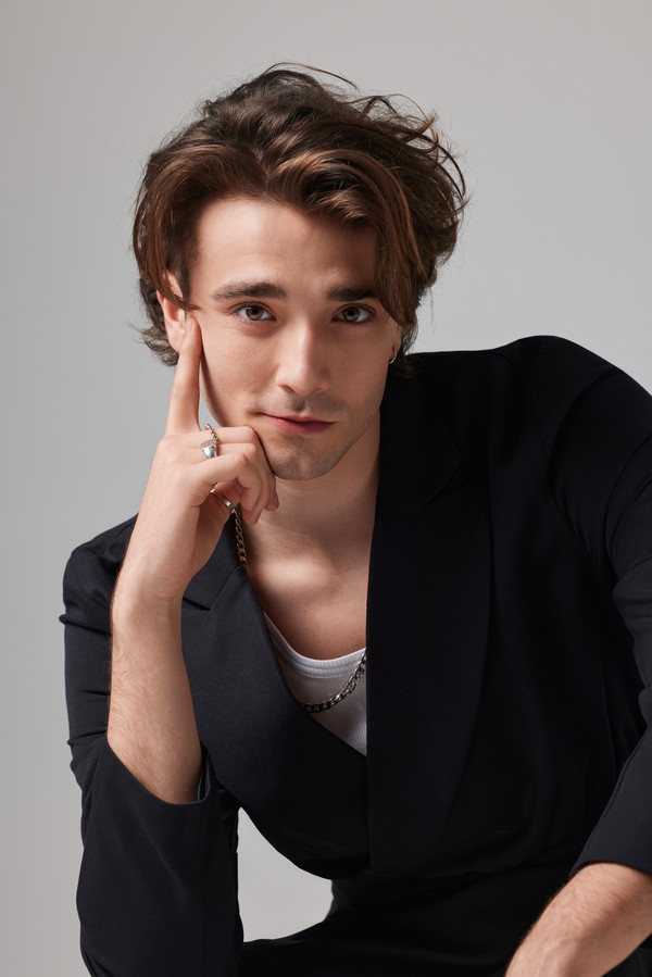 Aaron Blommaert mag debuutsingle ‘Zonde’ ook in ‘Familie’ promoten ...